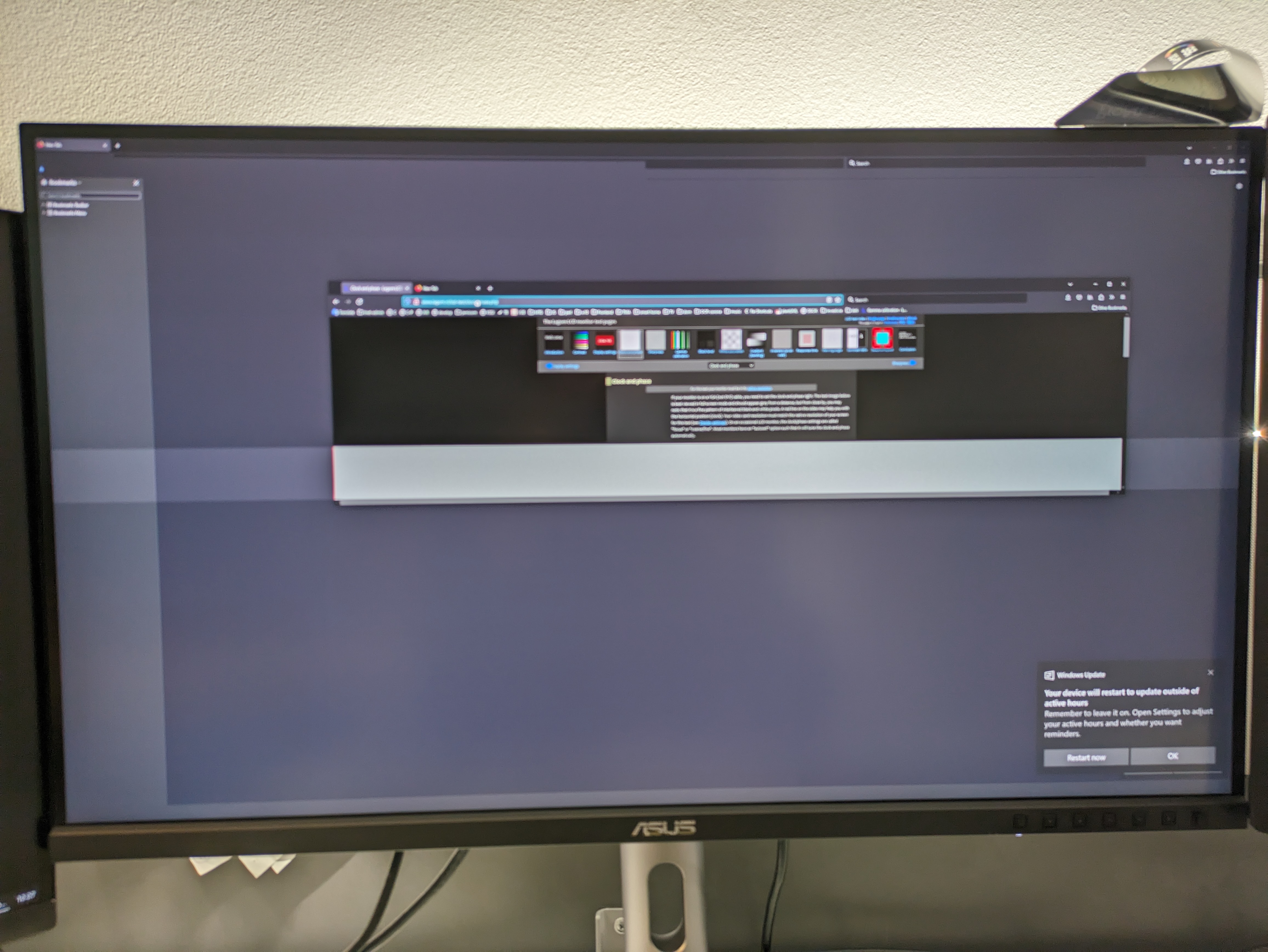 color - UHD monitor showing artifacts for cetrain patterns, e.g ...
